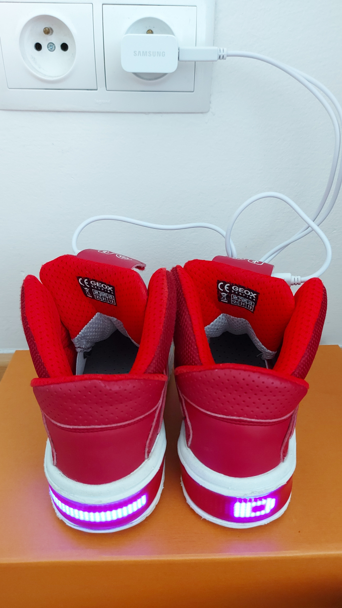 Геокс ботинки с надписью 550кс, 31р. Проданы